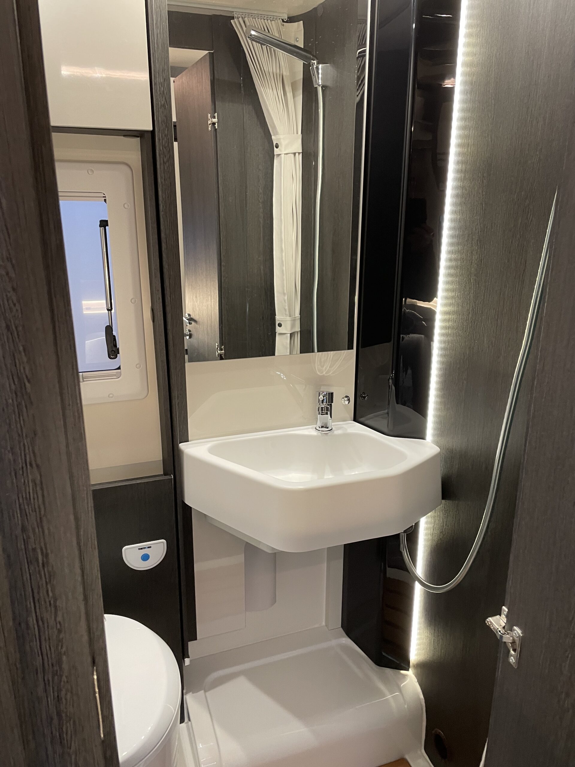 Lej autocamper | Roller Team Kronos | Aalborg Camperudlejning